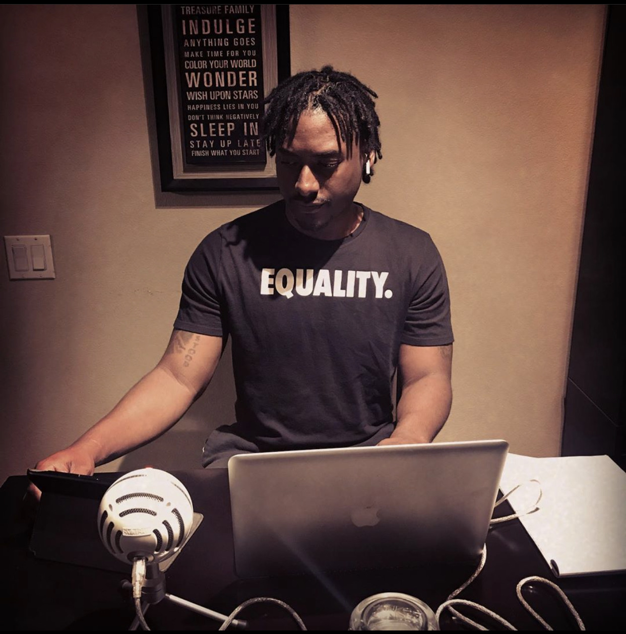 Expert on Everything, By Michael Moody (PODCAST) - Stereo Stickman