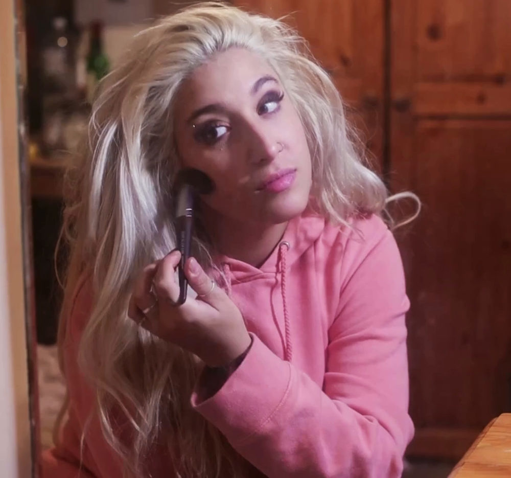 Sara Barta - WEDNESDAY - Stereo Stickman